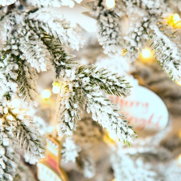 [OFFICIAL] Glitzhome 7ft Deluxe Pre-Lit Snow Flocked Pine Artificial Christmas Tree with 400 ...